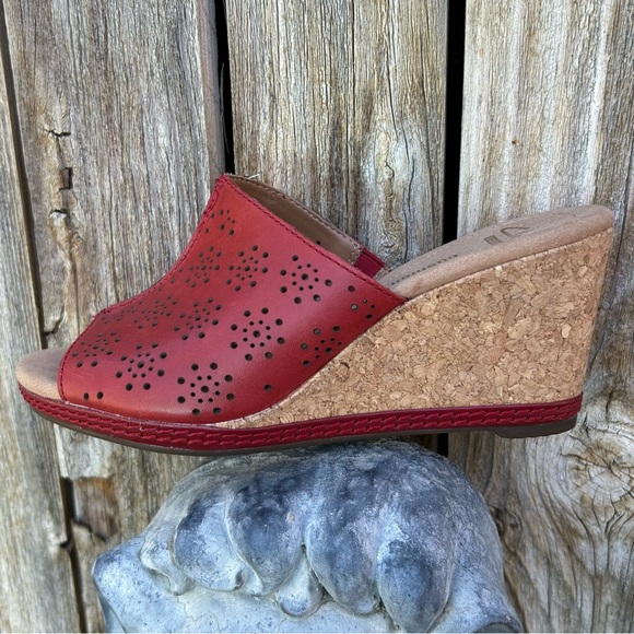 Clarks | Shoes | New Clarks Hello Corridor Wedge Sandal Leather Red 6 ...